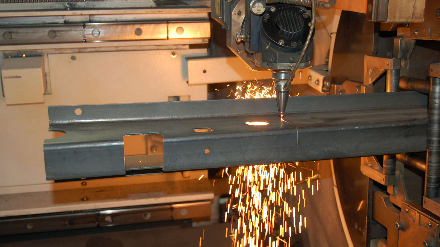 Profili Speciali - Taglio laser tubi, travi e lamiere | CMM Laser