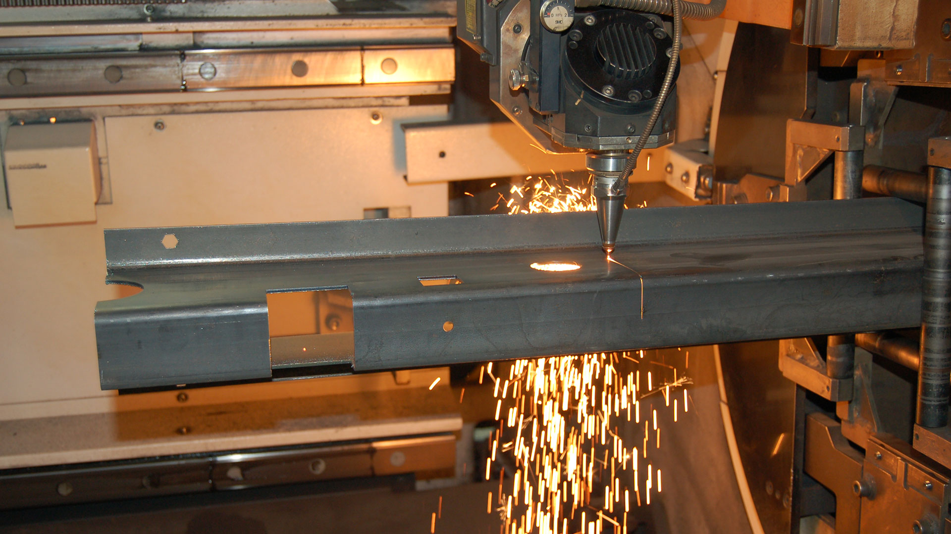 Profili Speciali - Taglio laser tubi, travi e lamiere | CMM Laser