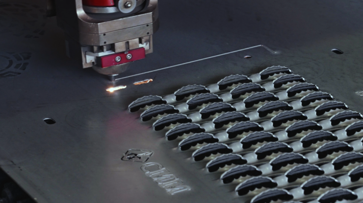 Incisione e taglio laser - Taglio laser tubi, travi e lamiere | CMM Laser